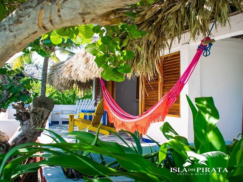Hotel Isla del Pirata | rodeada de piscinas naturales cristalinas