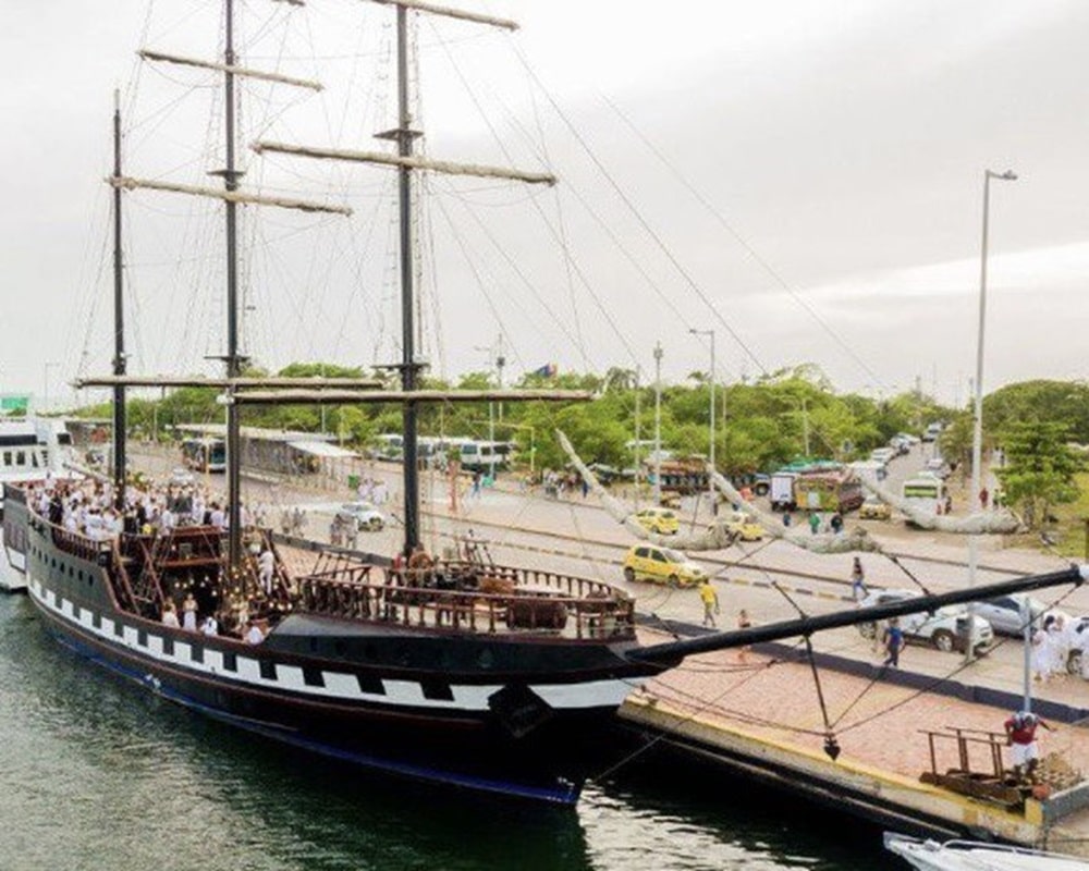 Atardecer en barco pirata | Happy Travel Cartagena